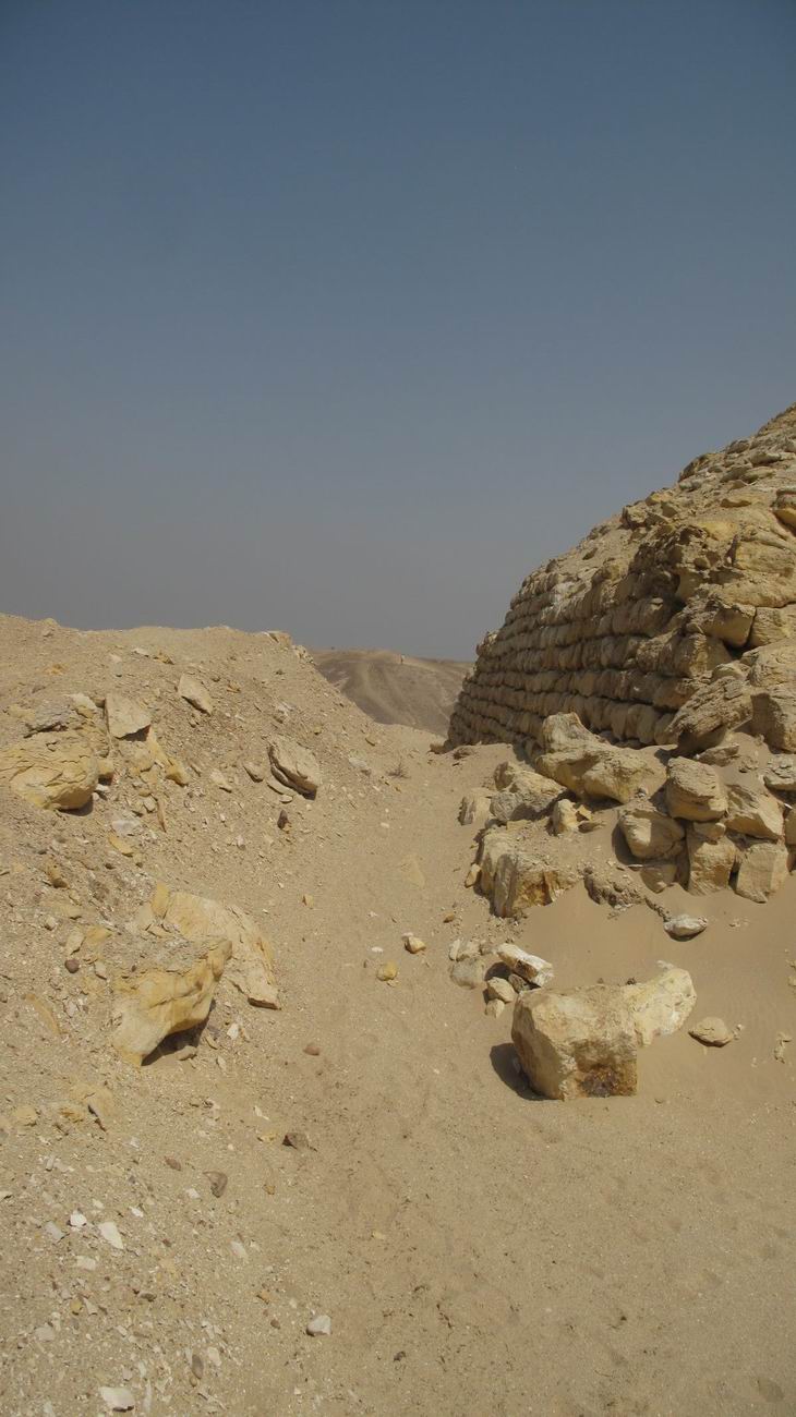 Cette pyramide fut découverte en 1900 par l