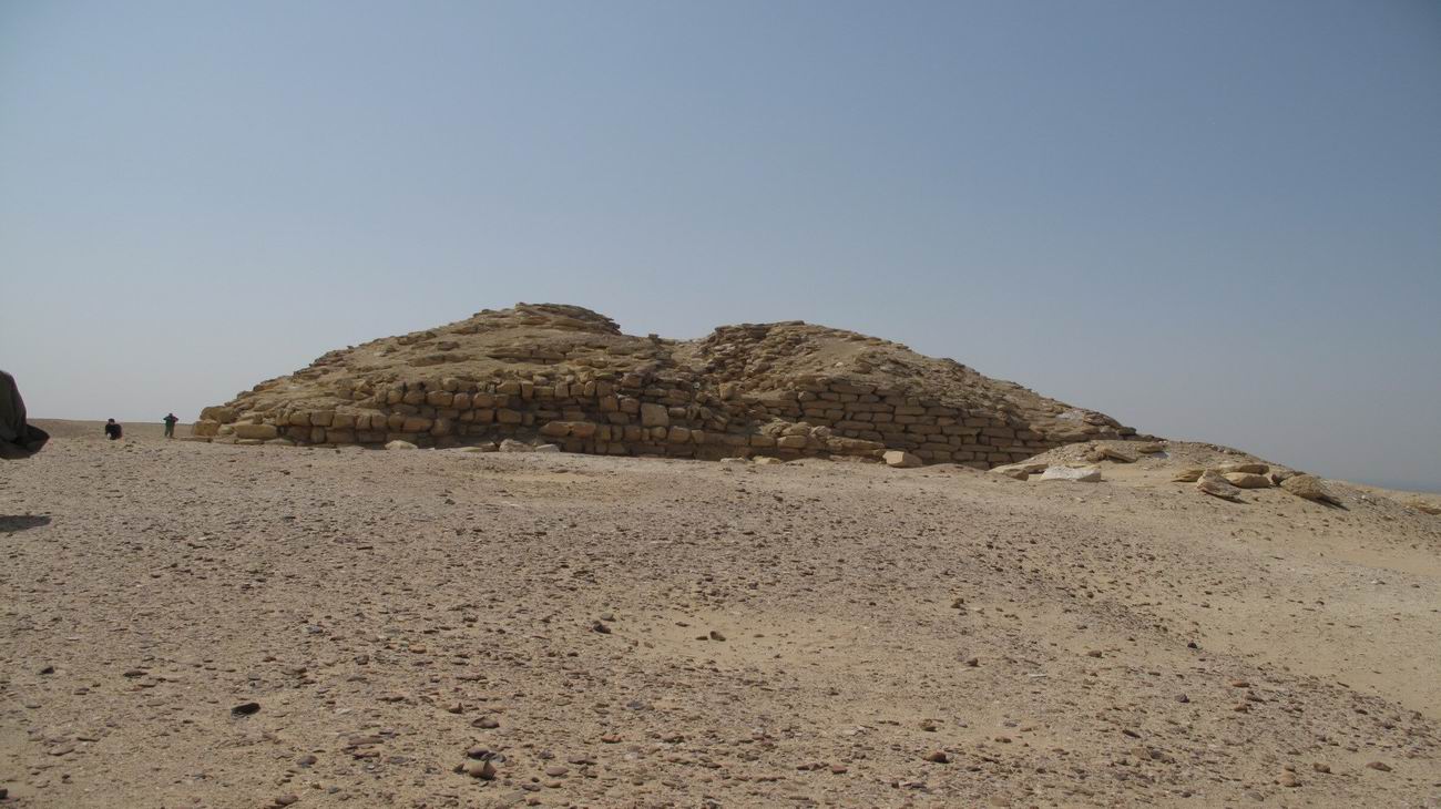 Cette pyramide fut découverte en 1900 par l